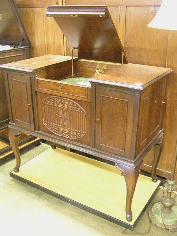Just curious: Anyone on this site into antique phonographs? | For C ...